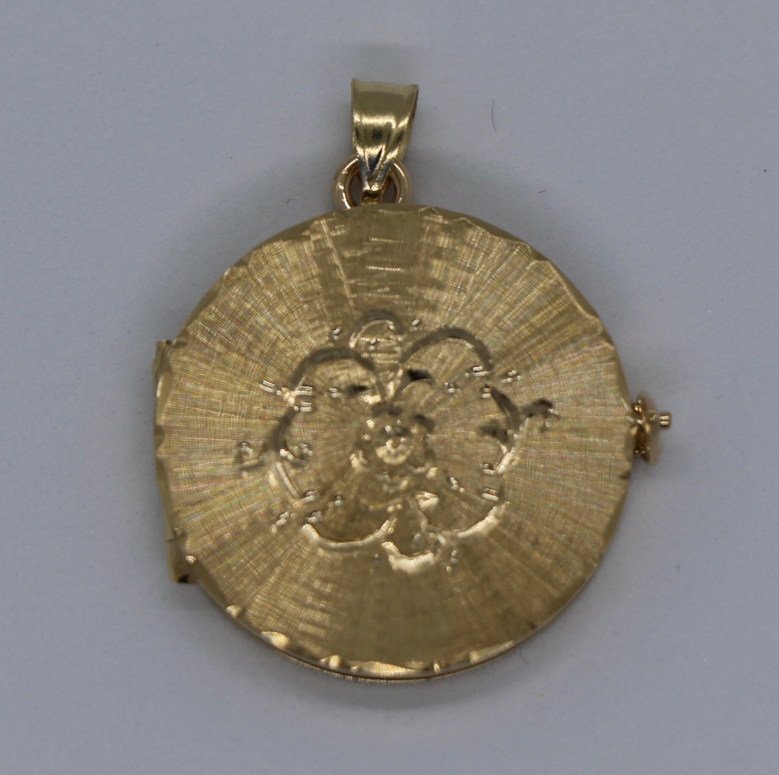 14K Gold Small Round Locket With Floral Center and Ribbon Border - Etsy