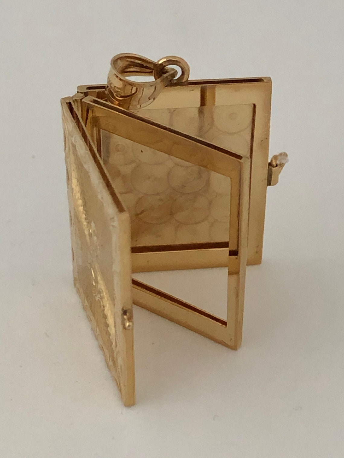 14K Gold Medium Rectangle Locket With Floral Engraving - Etsy