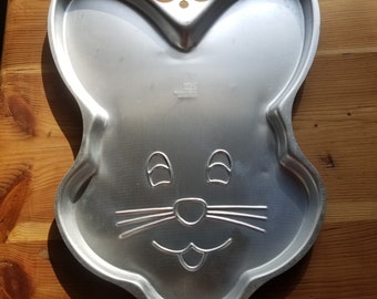 Wilton Rabbit Pan - Etsy