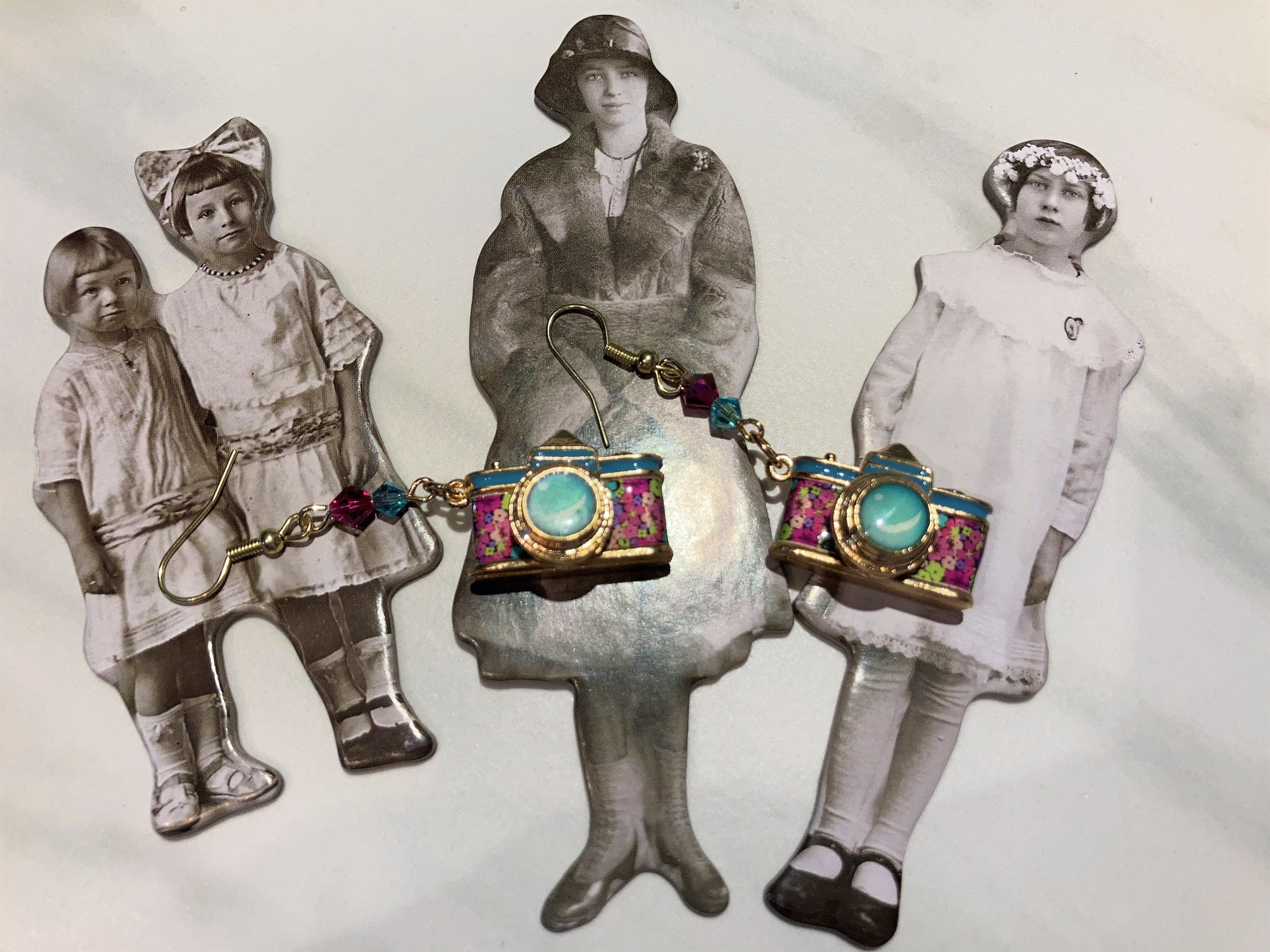 Pretty focus & Smile Camera Earrings: Metal Camera Charms Detailed in ...