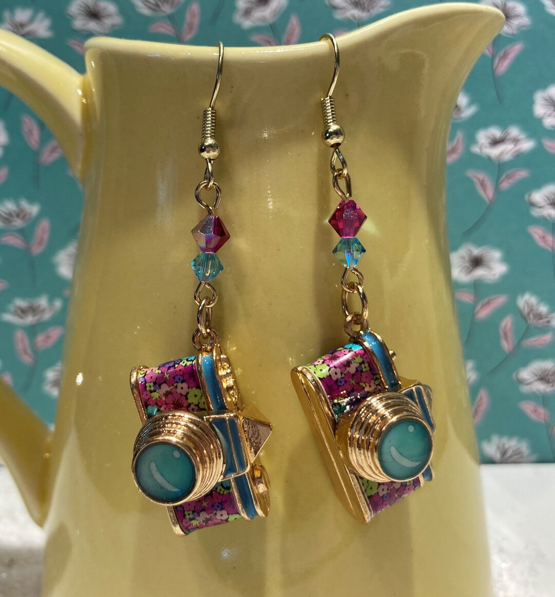 Pretty "focus & Smile!" Camera Earrings: Metal Camera Charms Detailed ...