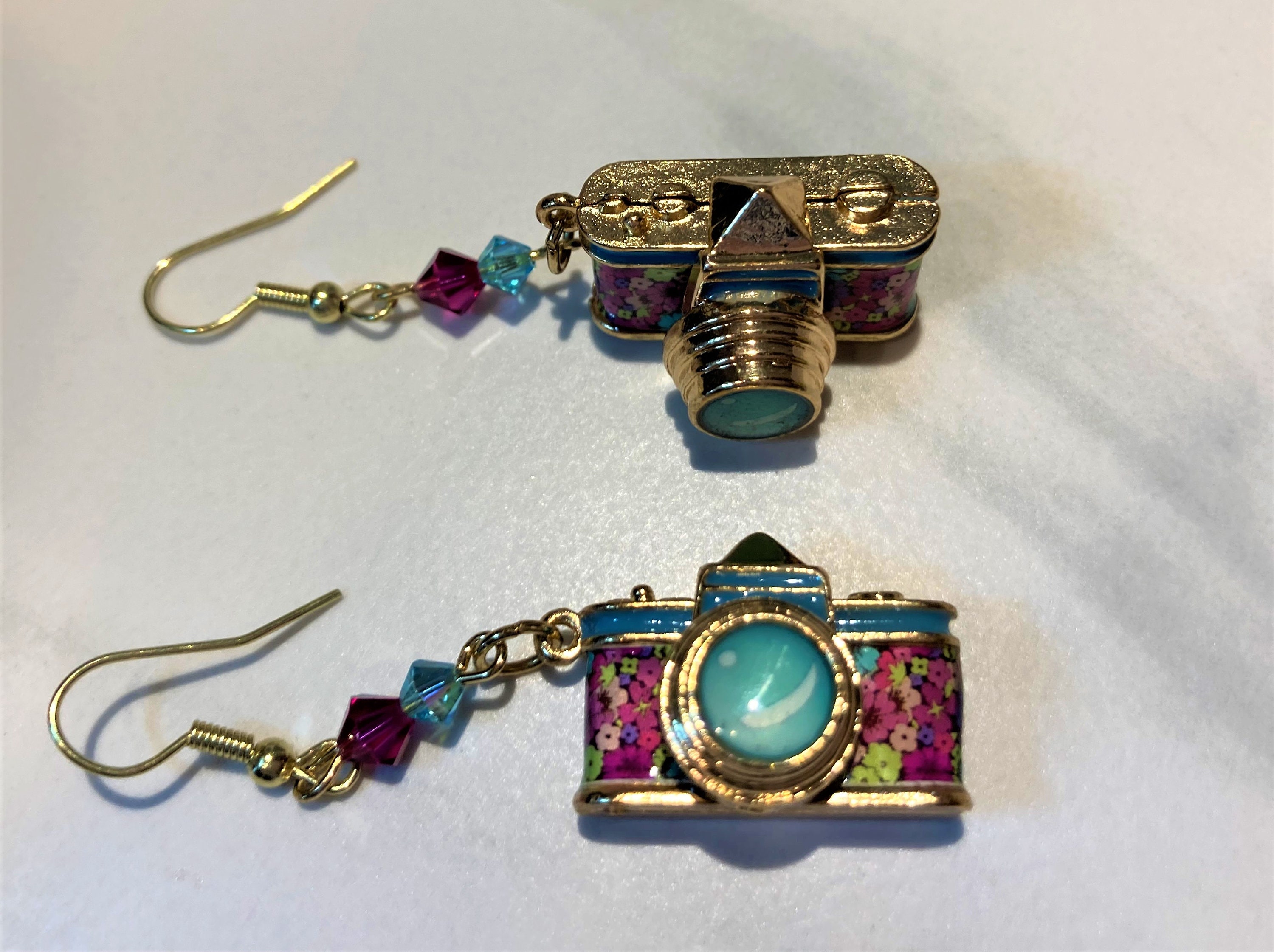 Pretty focus & Smile Camera Earrings: Metal Camera Charms Detailed in ...