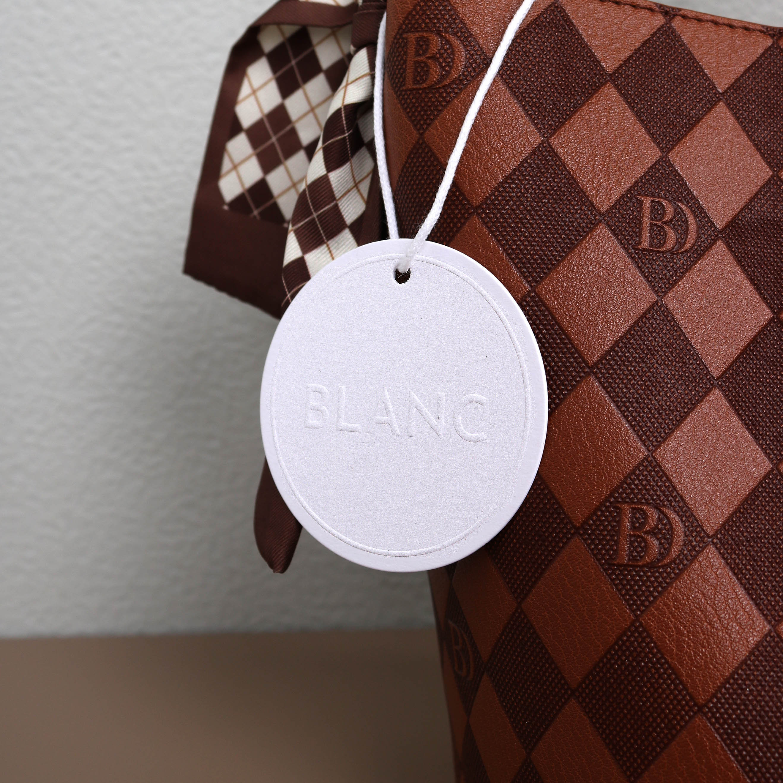 1000 Custom Round Hang Tags, Embossed Swing Tags, Clothing Hangtags ...
