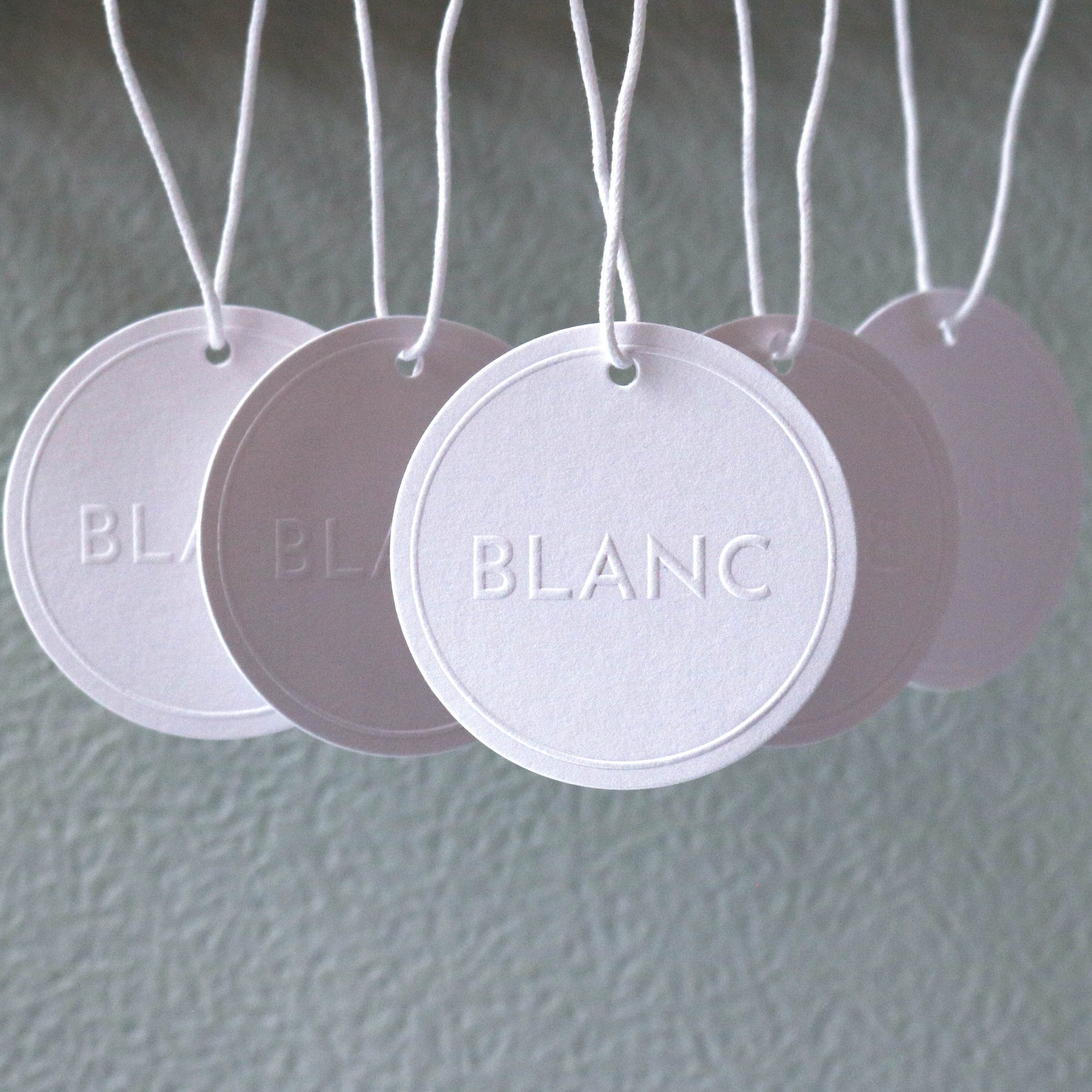 1000 Custom Round Hang Tags, Embossed Swing Tags, Clothing Hangtags ...