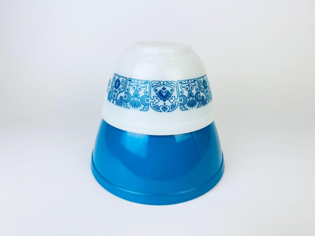 Vintage Horizon Blue Pyrex Round Mixing Bowls (#401/402) - Made in USA ...