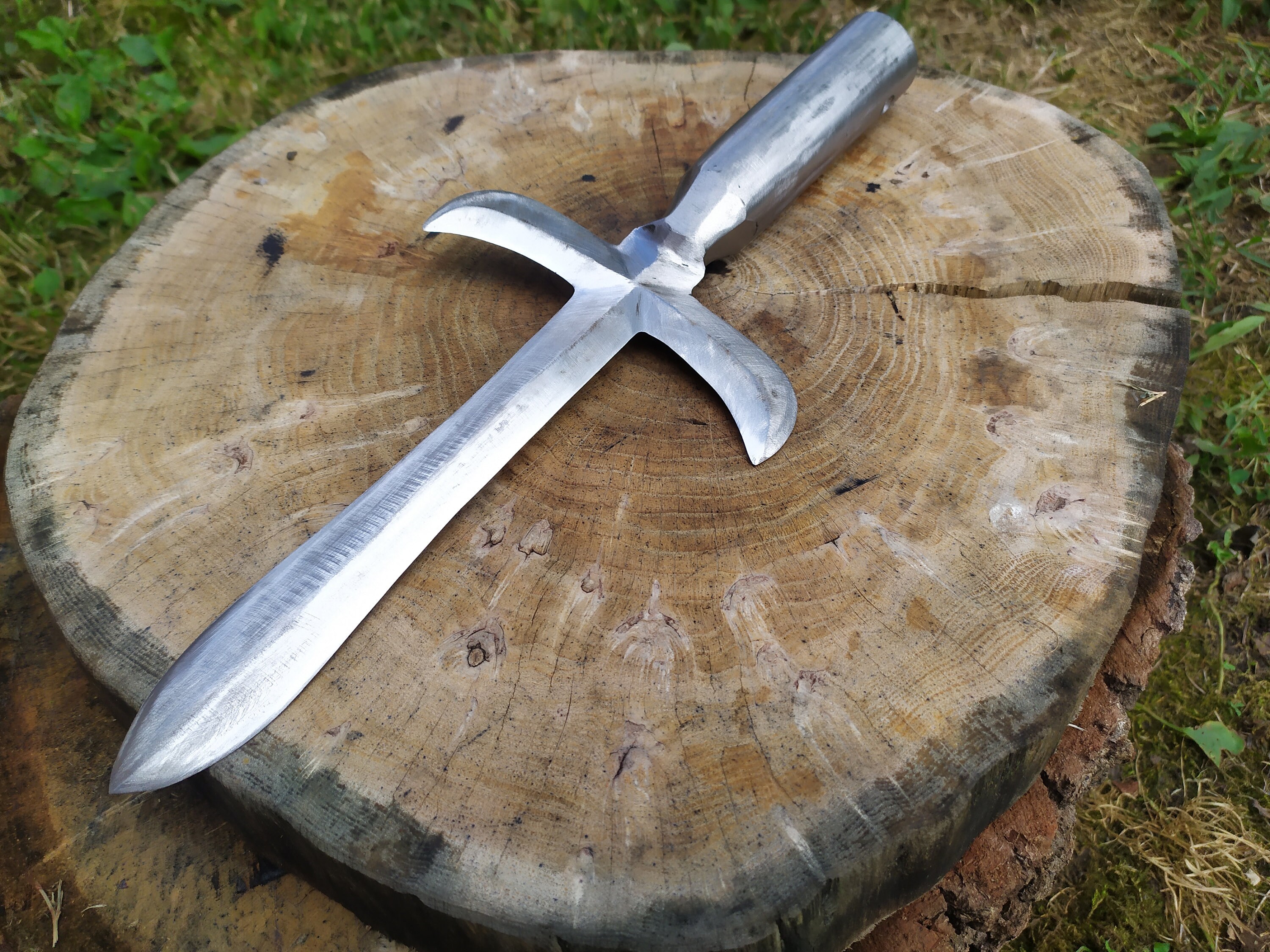 how can I approach this shape? it's confusing me :'( Thanks for help ...