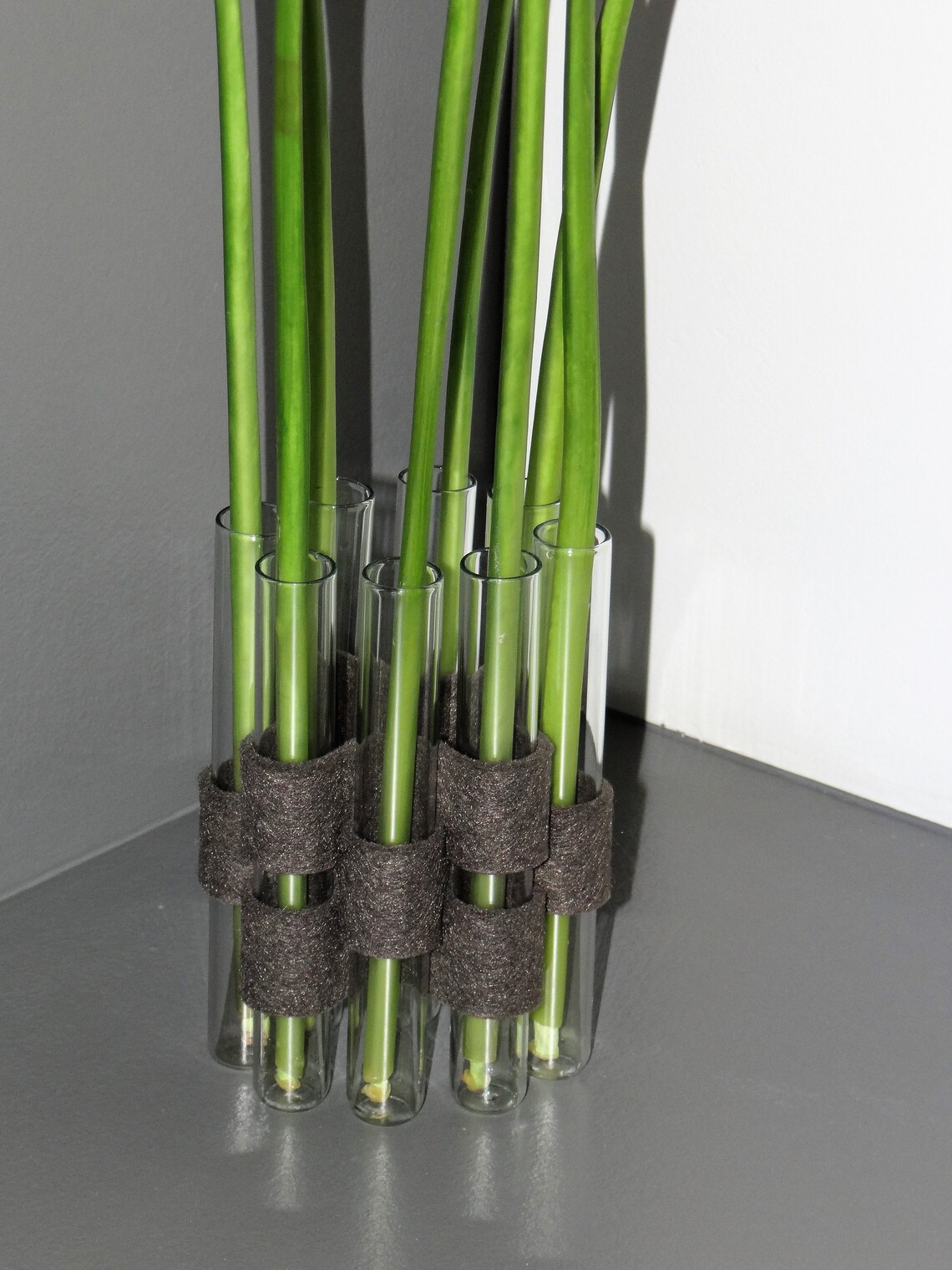 Small Contemporary Circular Vase, 8 Flower Soliflore, Trendy Decoration ...