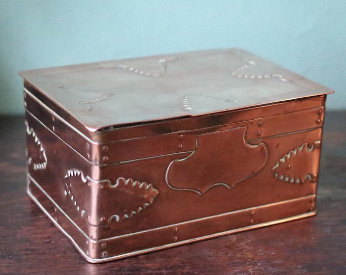 Arts & Crafts Copper Box / Tea Caddy With Repoussé Detailing – 7" X 5 ...
