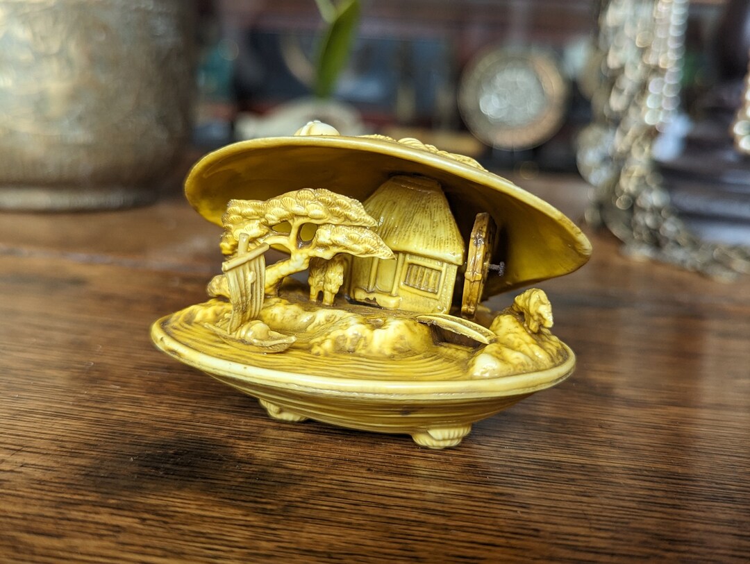 Vintage Celluoid Hong Kong Clam Shell Diorama - Etsy