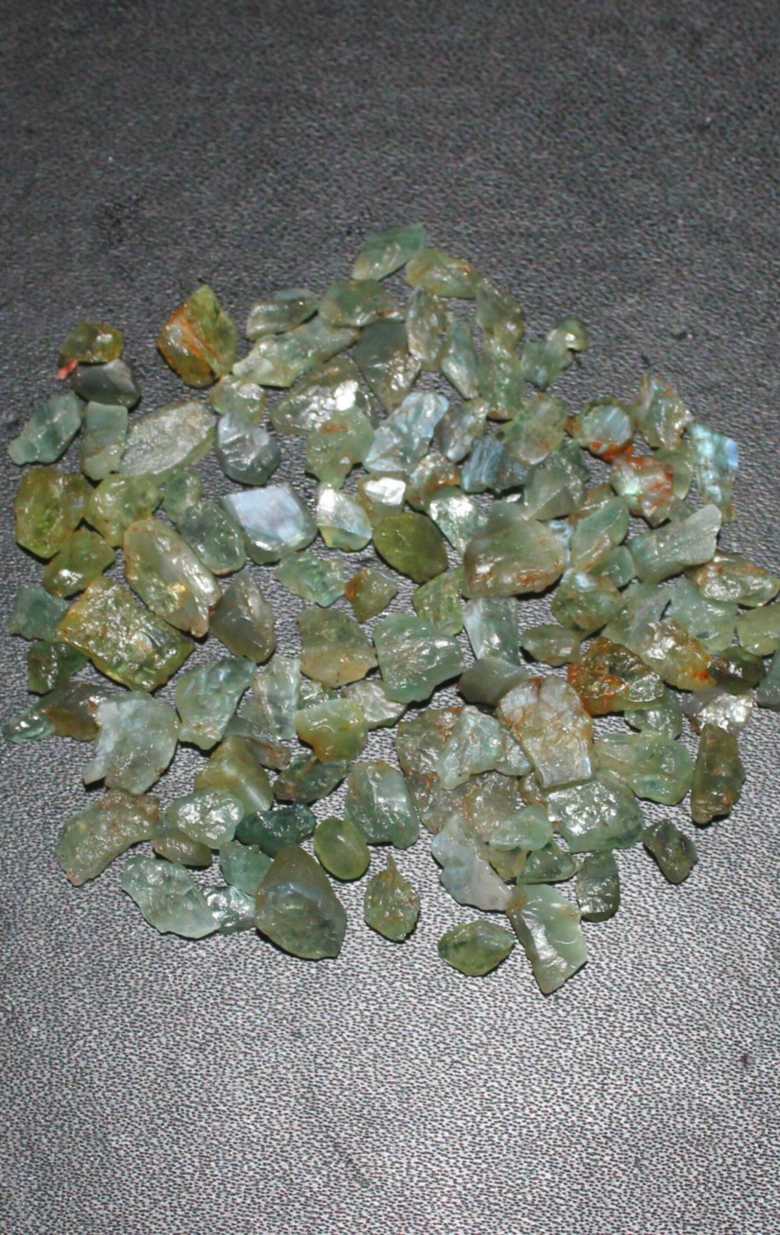Alexandrite Rough, 25-30% Green to Red Color Change Natural Alexandrite ...