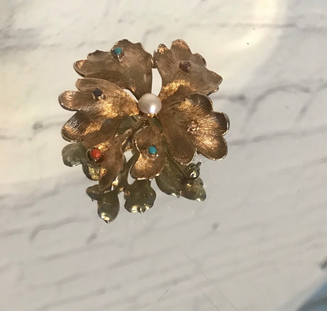 Vintage Capri Gold Tone Flower Brooch - Etsy