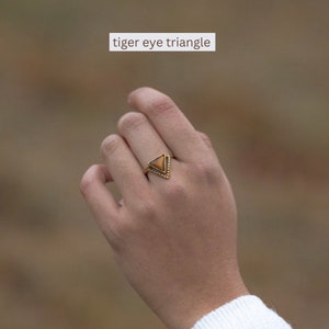 Bague Boho avec pierre vintage, bague Onyx réglable, bague oeil de tigre Triangle or, bague avec ...