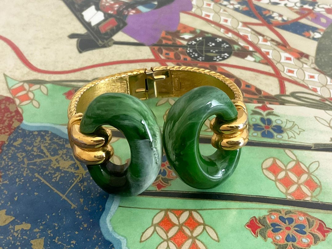 Crown Trifari Clamper Bracelet Modernist Jade Green Marbled Lucite ...