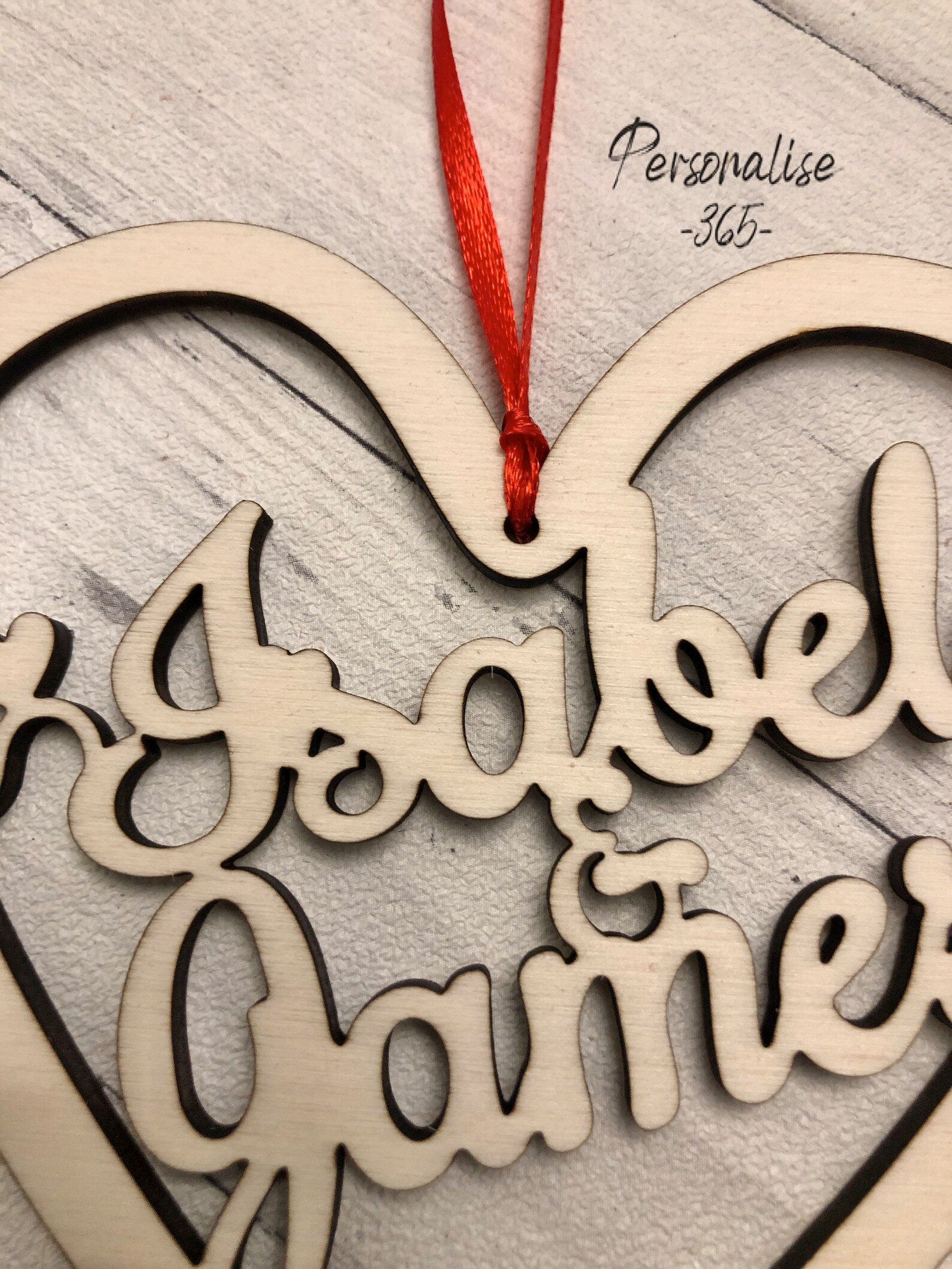 Personalised Valentine heart names hand painted heart wall - Etsy.de