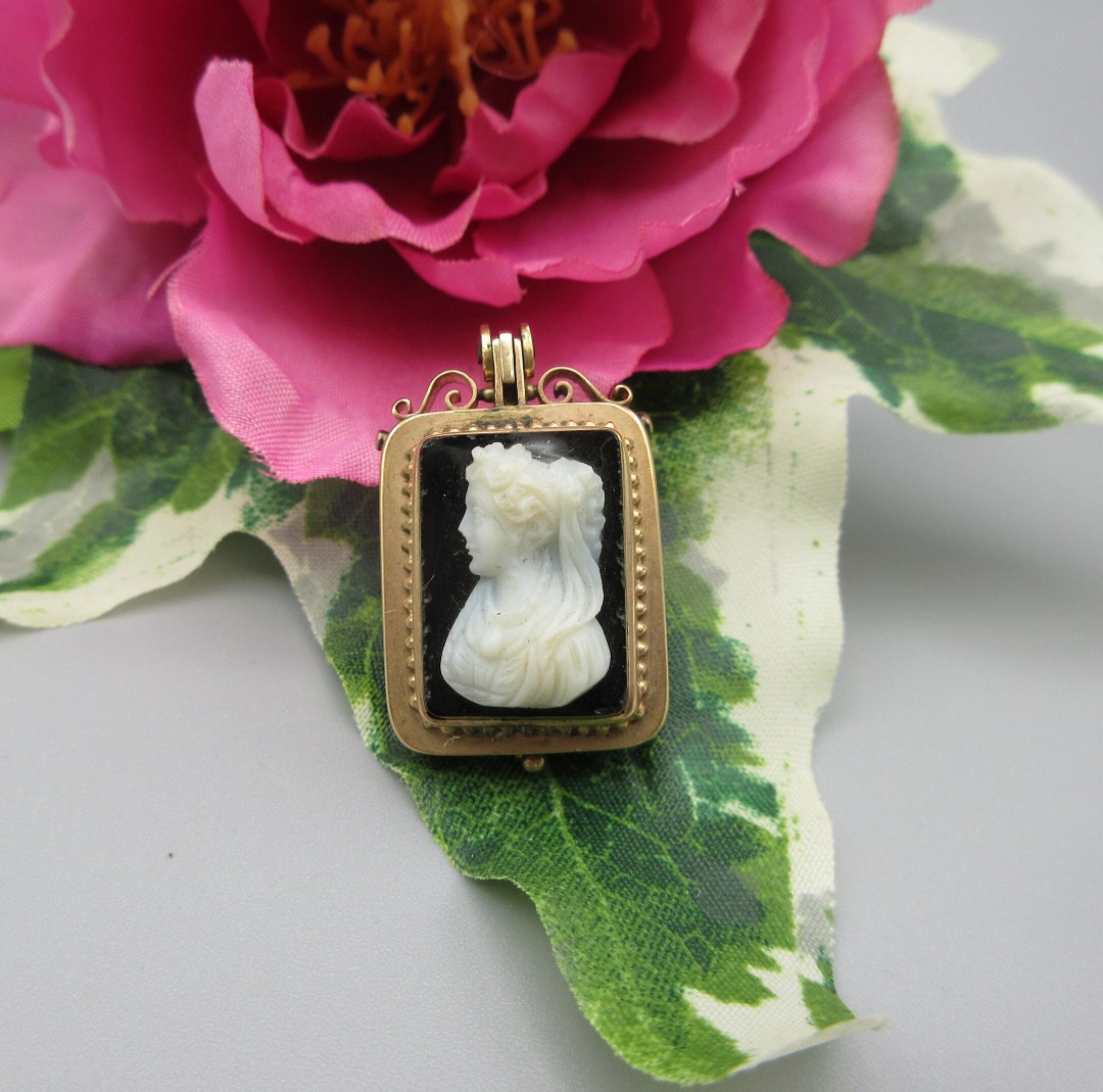 Antique 14k Gold and Hardstone Cameo Locket With Masonic Intaglio Back ...