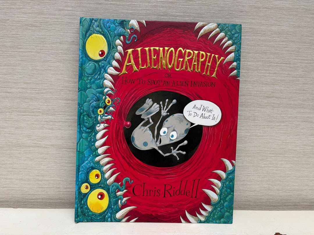 Alienography: Or, How to Spot an Alien Invasion and What to Do About It ...
