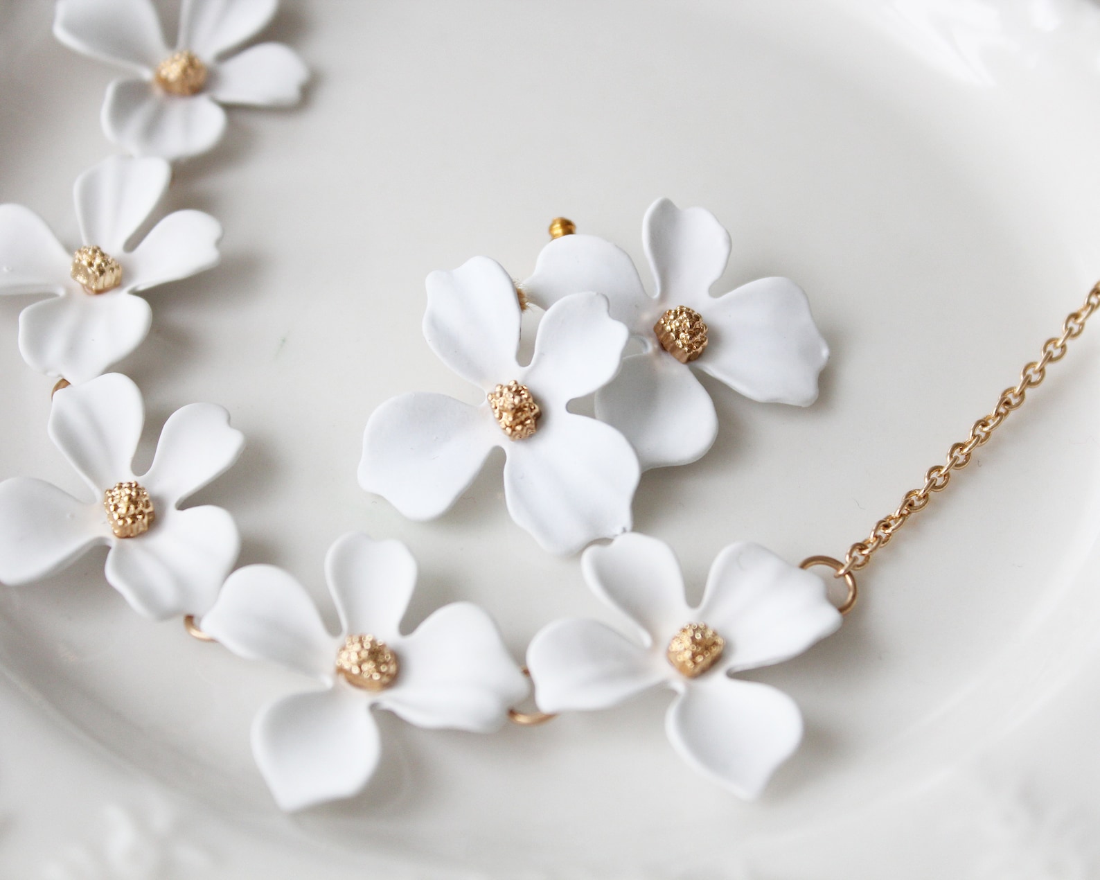 White Flower Necklace, Wedding Flower Necklace, Blossom Necklace ...