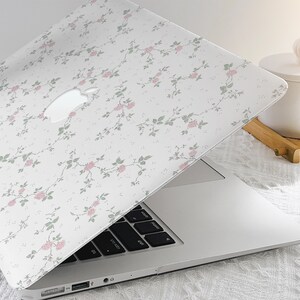 Pretty Flowers on Light Pink Flora MacBook Case for 2025 M4 Air 13/15 ...