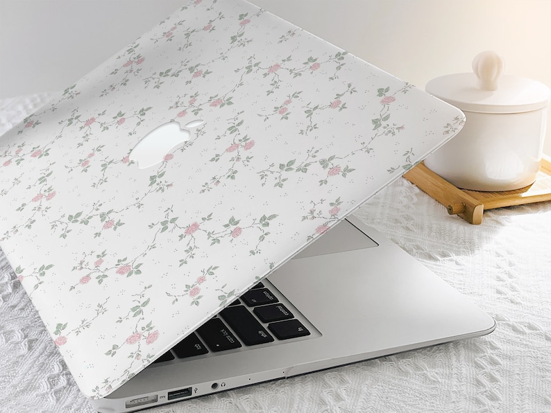Pretty Flowers on Light Pink Flora Macbook Case for New - Etsy