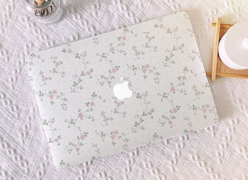 Pretty Flowers on Light Pink Flora Macbook Case for New - Etsy
