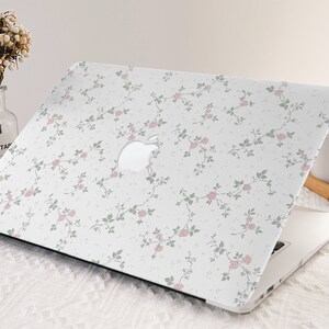 Pretty Flowers on Light Pink Flora MacBook Case for 2025 M4 Air 13/15 ...