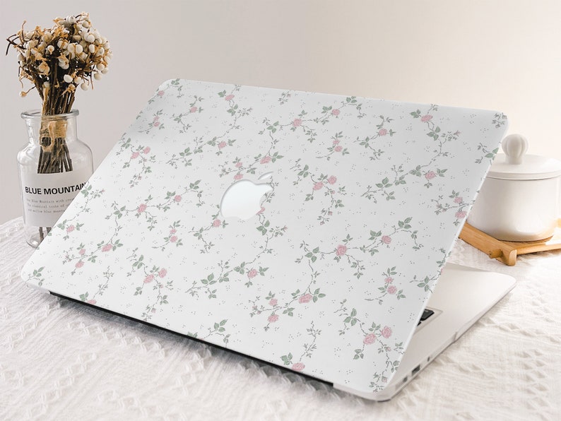 Pretty Flowers on Light Pink Flora Macbook Case for New - Etsy