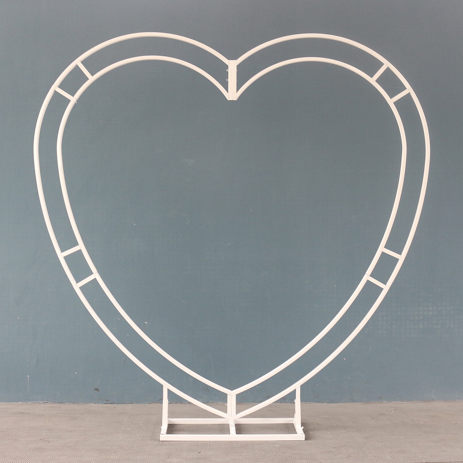 Red Heart Shaped Flower Row Flower Stand Set Flower Arrangement Wedding ...