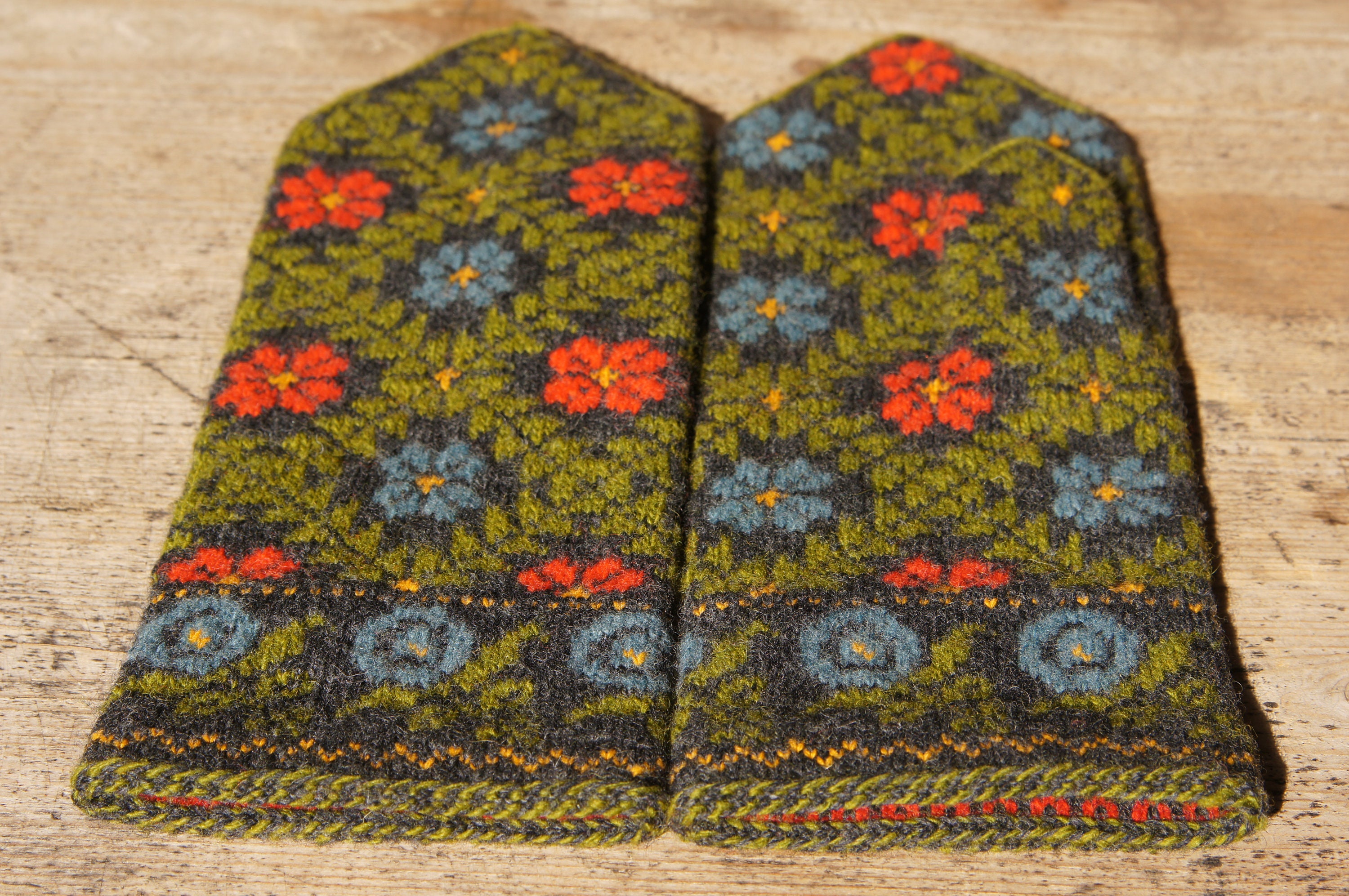Latvian Traditional Mittens Knitting Pattern - Rucava, Kurzeme Region ...