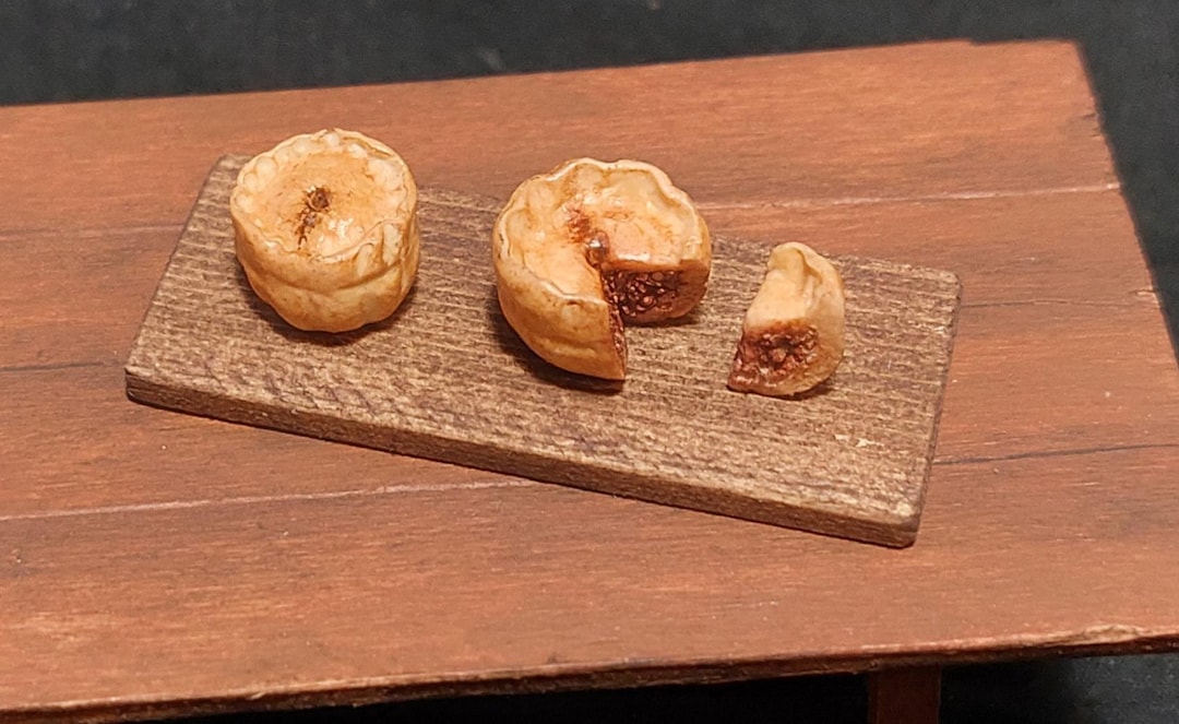 Miniature Tudor Meat Pies in a Board Scale 1:12, Food for Dollhouse - Etsy