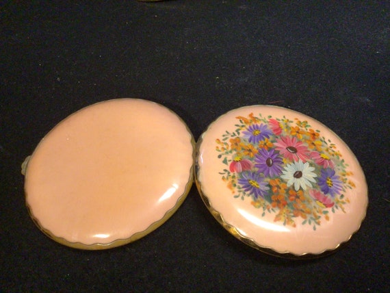 Rare early 1950s large floral powder comoact peach - Gem