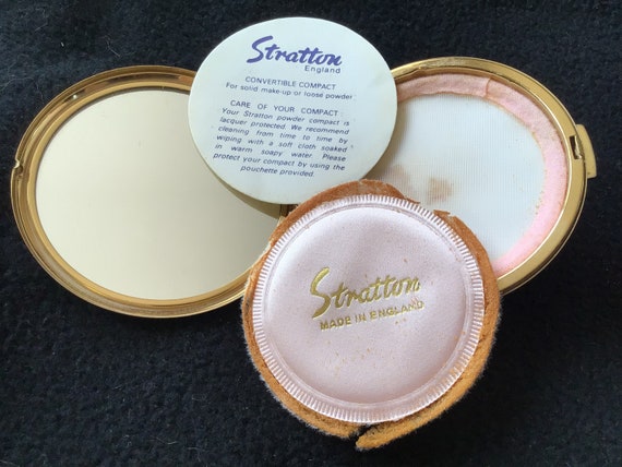 Early 1980s Stratton compact red and black - Gem