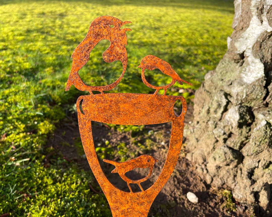 Rusty Robin and 2 Chicks on Spade - Garden Ornament, Rusty Fork Shovel ...