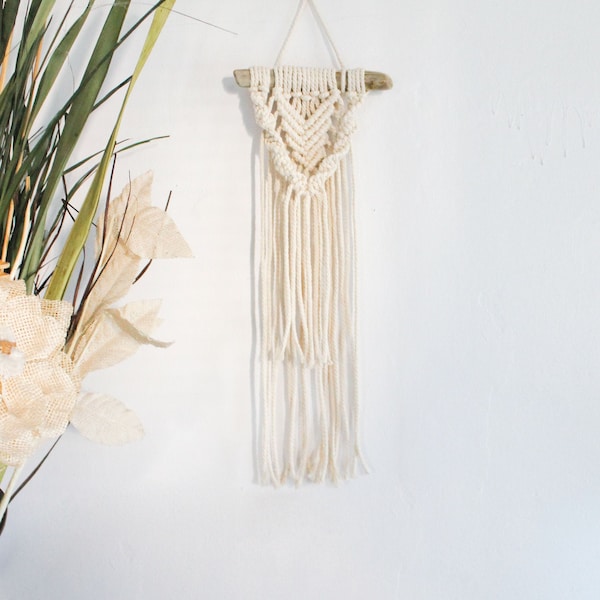 Small Macrame Wall Hanging - Etsy