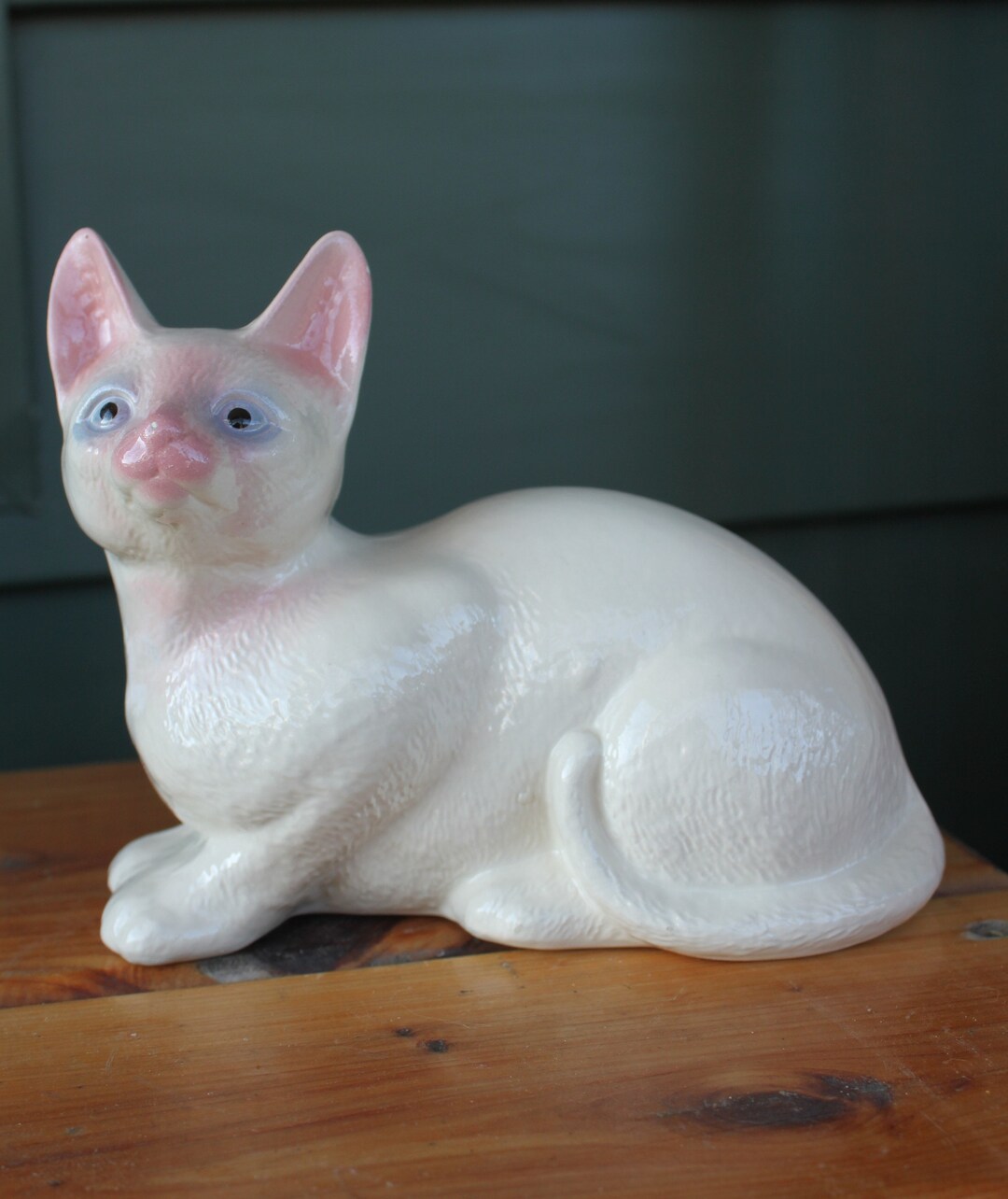 VINTAGE CAT FIGURINE, Ceramic Blue Eyed Cat, Cat Laying Down Figurine ...