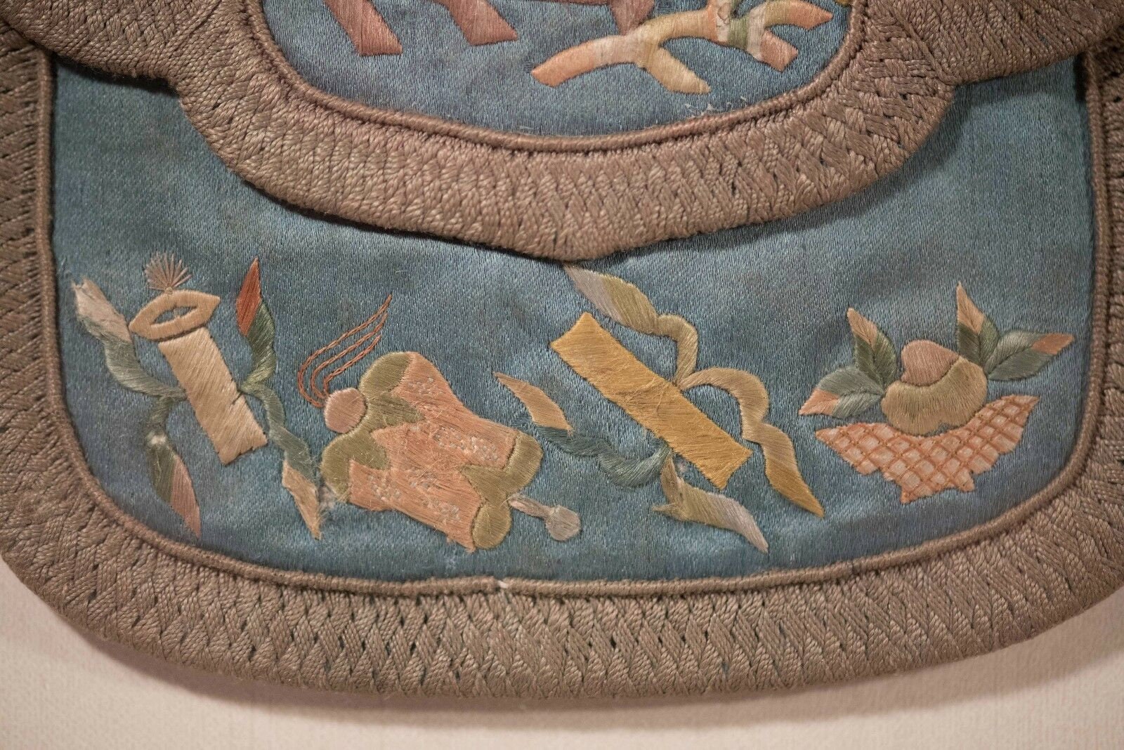 Antique Chinese Silk Embroidered Wedding Coin Purse With Figures ...