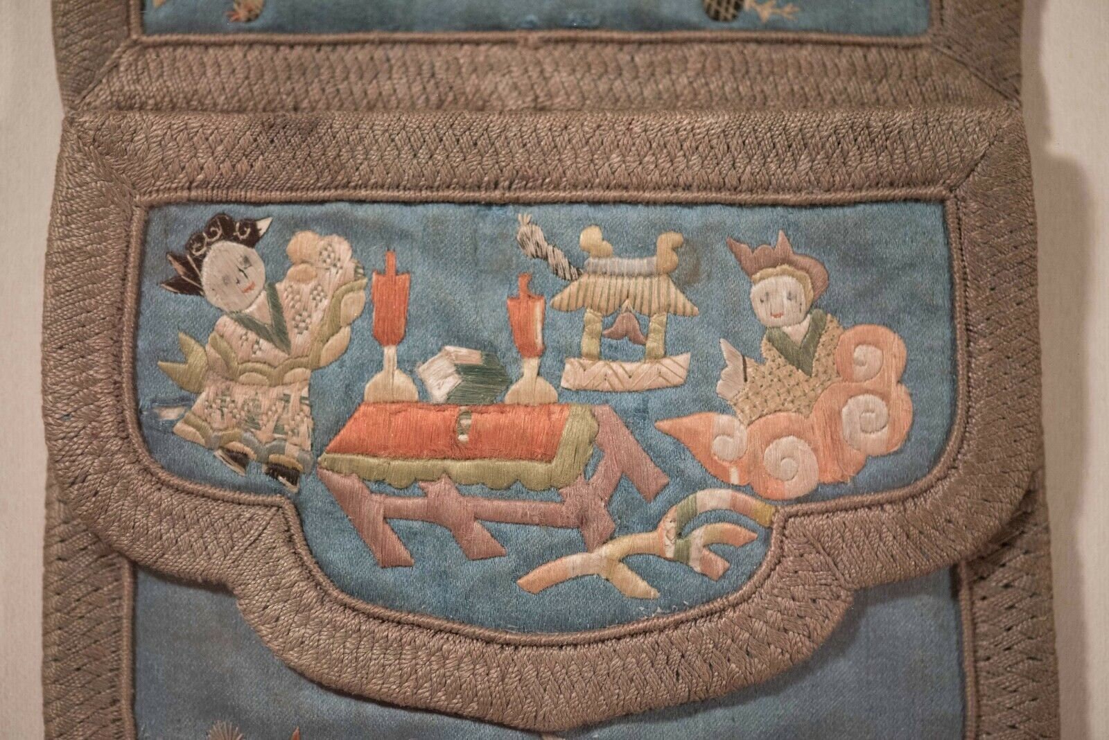 Antique Chinese Silk Embroidered Wedding Coin Purse With Figures ...