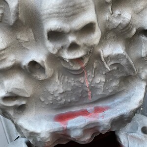 Bleeding Skulls Fountain Large Halloween Haunted House Prop Decoration ...