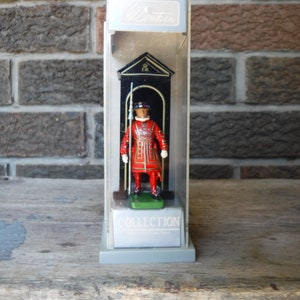 W. Britain Pageantry Heritage Collection Hand Painted Metal Beefeater ...
