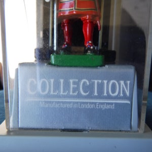 W. Britain Pageantry Heritage Collection Hand Painted Metal Beefeater ...