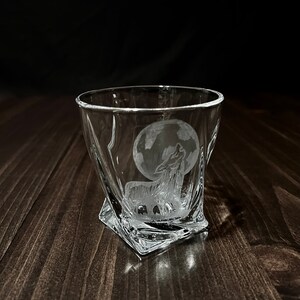 Wolf Howling at Moon Hand Engraved on a Crystal Twisted Glass. Unique ...
