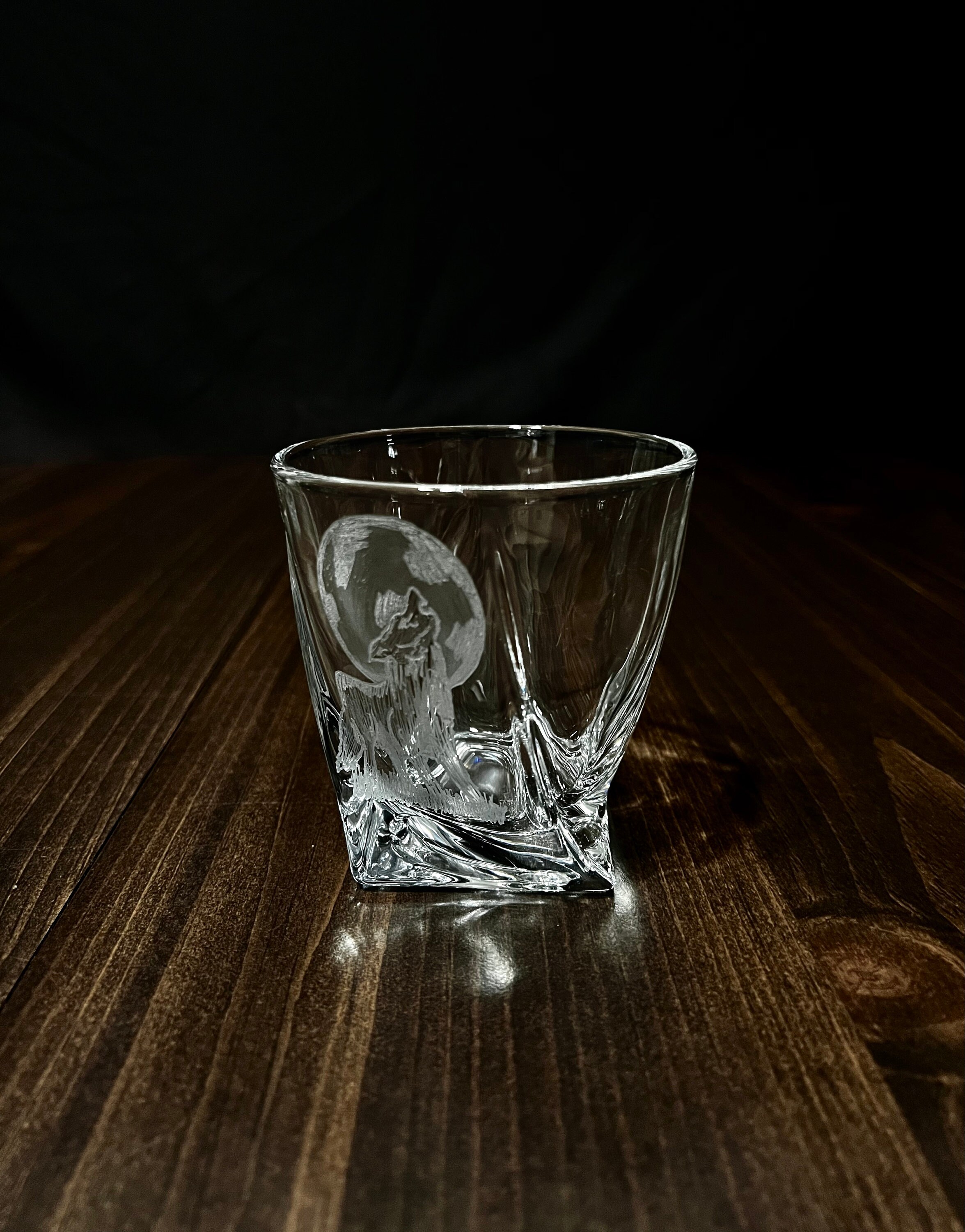 Wolf Howling at Moon Hand Engraved on a Crystal Twisted Glass. Unique ...
