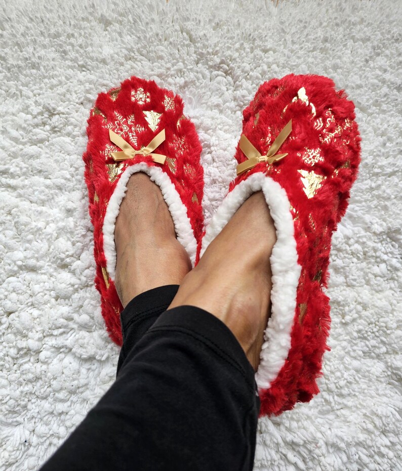 Faux Fur Sherpa Lined Christmas Slippers: Soft Sole Non Skid Festive ...