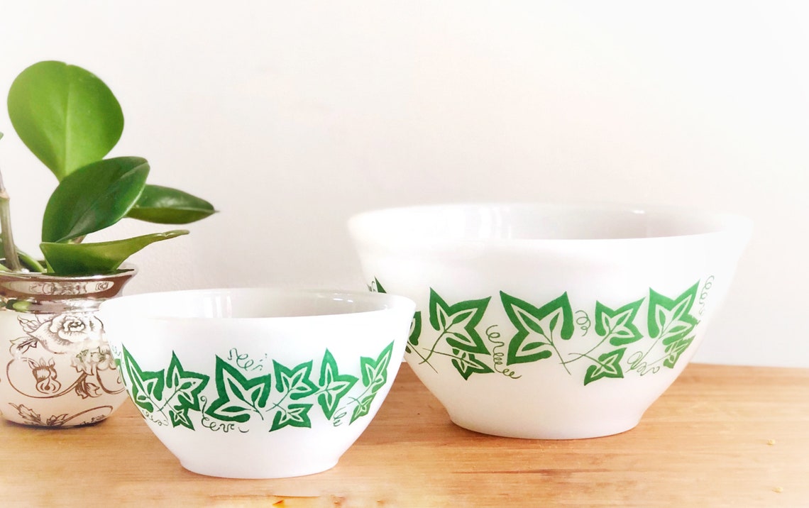 Agee Pyrex (australia) Set of Mixing Bowls With Ivy Green Leaves Motif ...