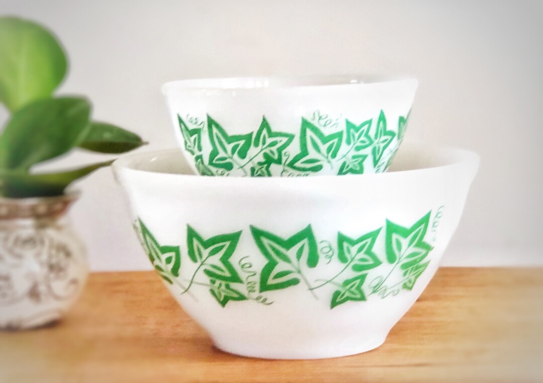 Agee Pyrex (australia) Set of Mixing Bowls With Ivy Green Leaves Motif ...