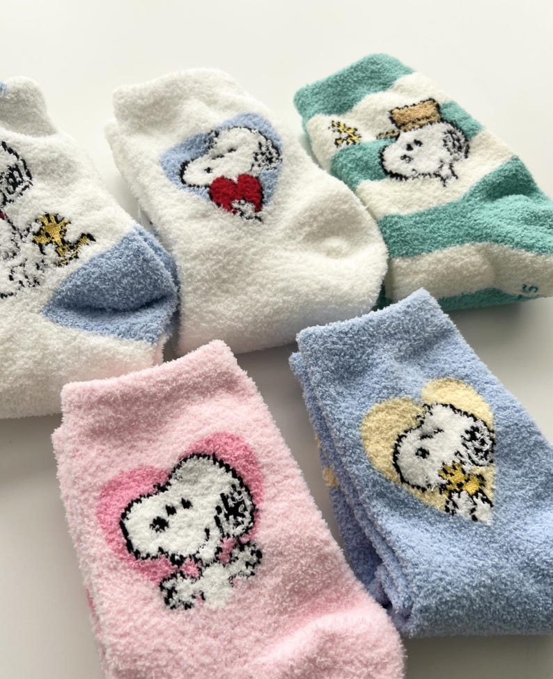 5 Pairs Snoopy Fuzzy Socks / Peanuts Socks / Warm Soft Fleece Socks ...