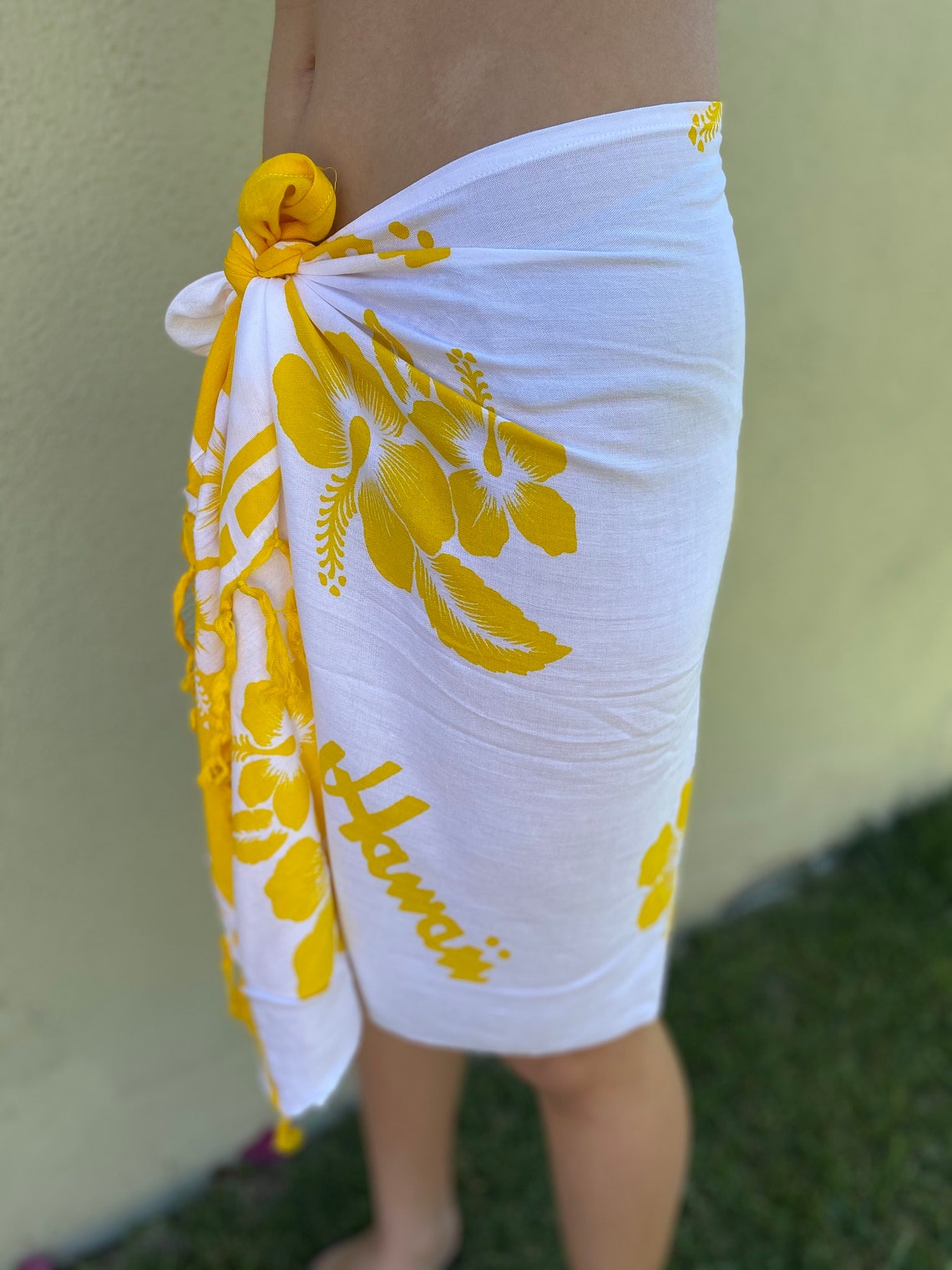 Hawaiian Hibiscus / Plumeria Pareo Wrap White Half Cut Sarong | Etsy