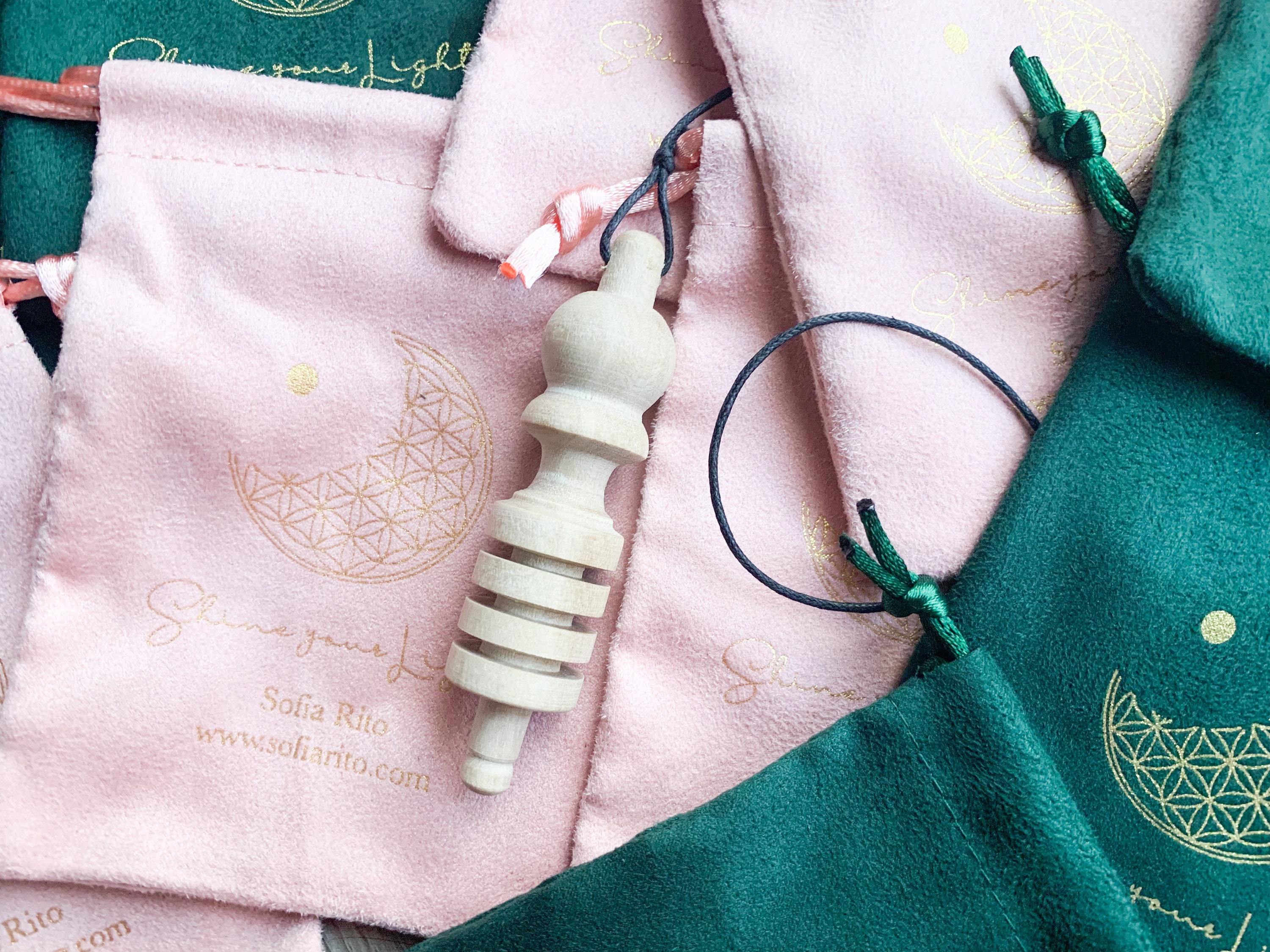 Pendulum Egyptian Goddess Isis, Wooden Pendulums, Dowsing Pendulum ...