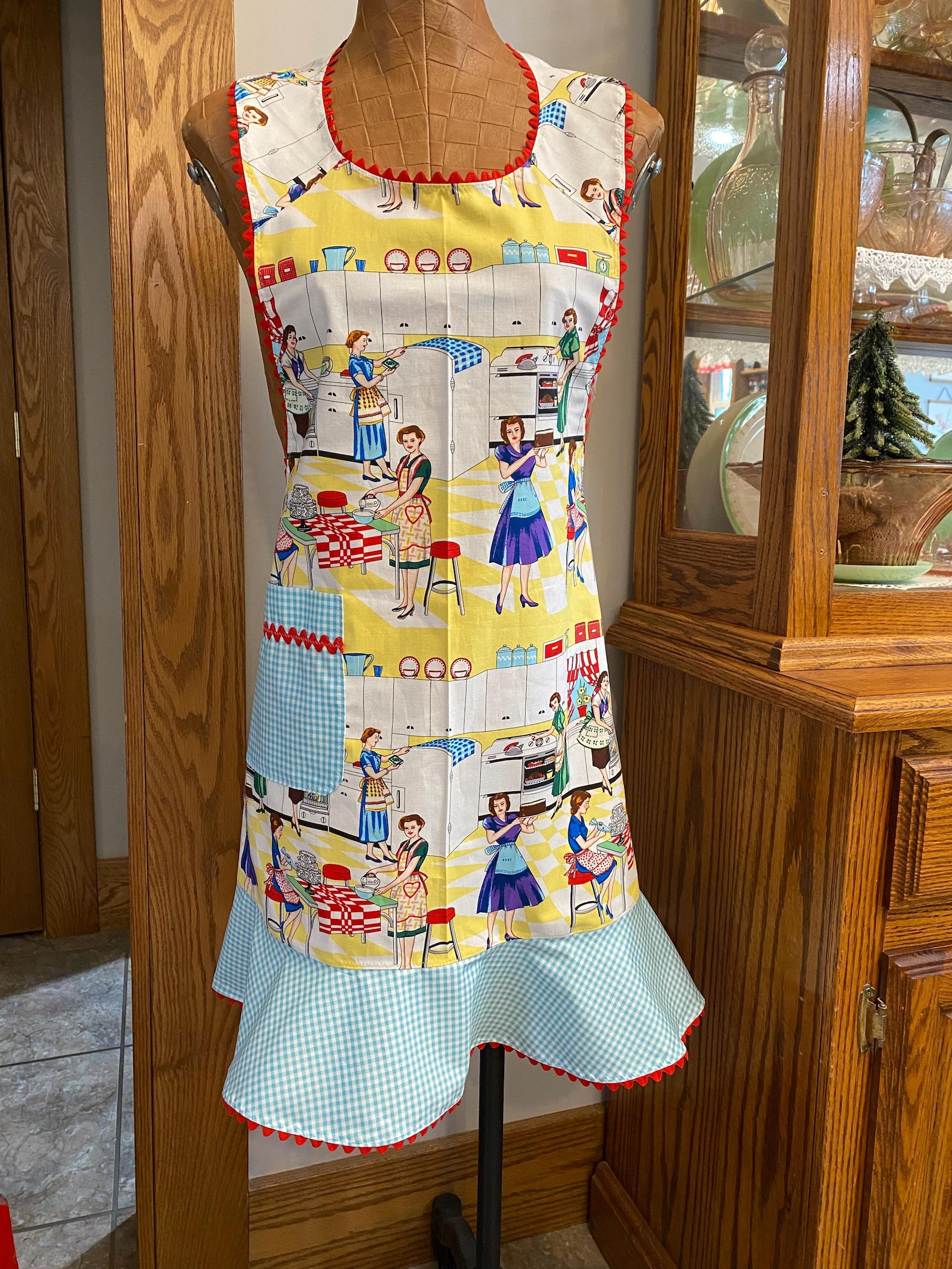 C. Women’s Lady's Apron, Retro Fifties Kitchen, Vintage Style, Full ...