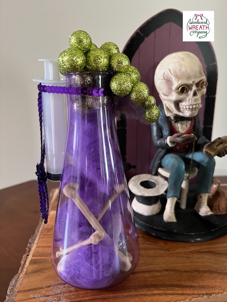 Bubbling Poison Beaker, Halloween Lab Decor, Skull or Eyeball Potion - Etsy