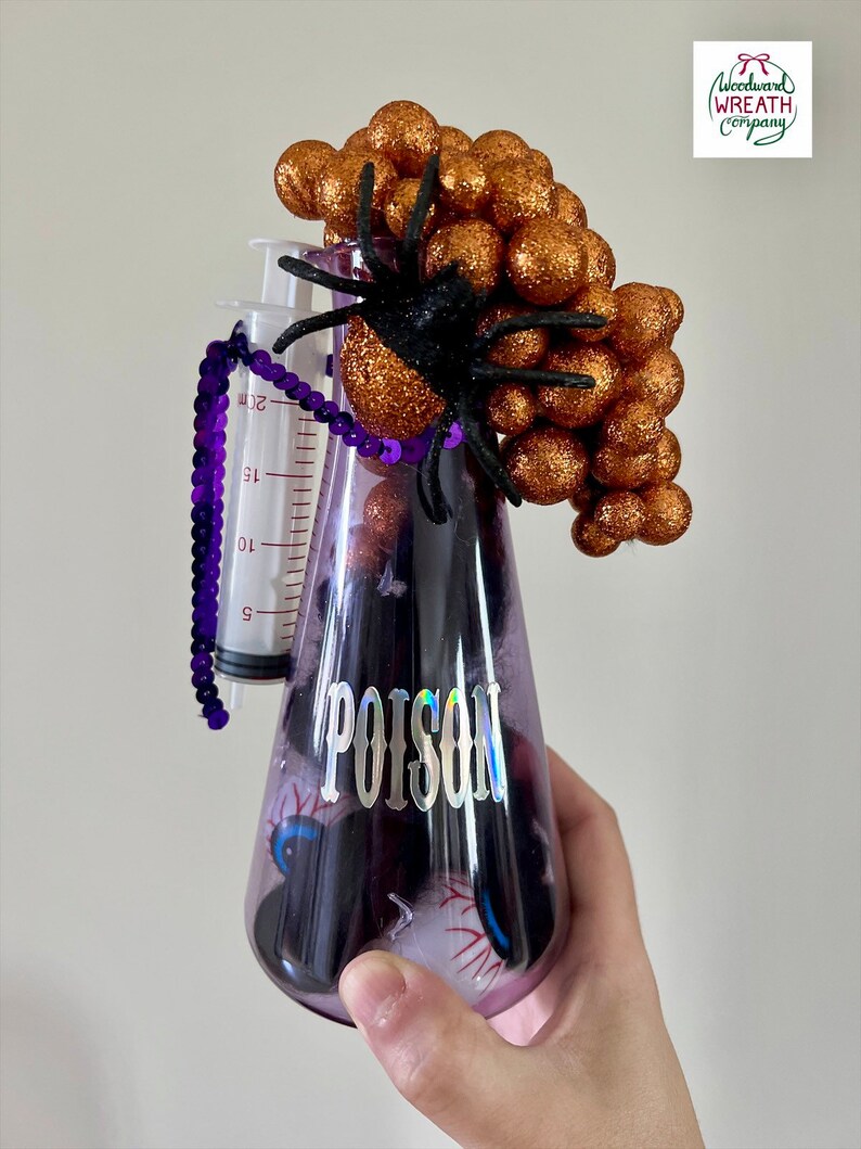 Bubbling Poison Beaker, Halloween Lab Decor, Skull or Eyeball Potion - Etsy